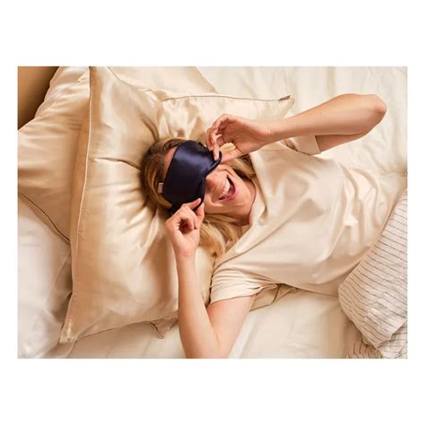 Emilys Pillow Masque Sommeil En Soie Bleu Nuit Smallable