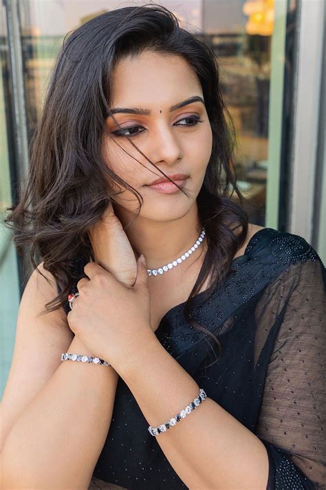 swathishta krishnan in black saree south indian actress