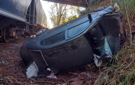 Mãe E Filha São Socorridas Duas Horas Após Carro Cair De Viaduto E