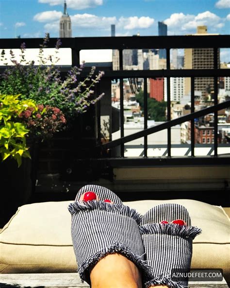 Lori Bergamotto Feet Aznudefeet