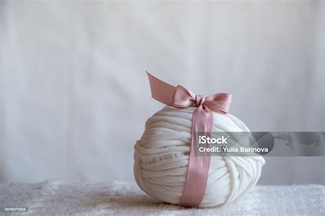 화이트 핑크 나비와 테이프 온화 하 고 좋은 수 제 물건에 대 한 간단한 그림 사 0명에 대한 스톡 사진 및 기타 이미지 0