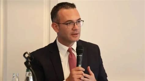 Detajet Gert Bogdani Nuk U Ndje Mirë Dhe Shkoi Në Tualetin E Lokalit
