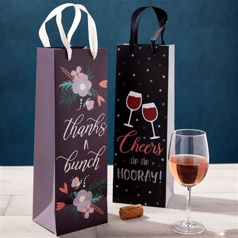5 Different Ways To Wrap A Bottle Of Wine This Christmas