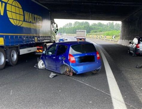 NICHELINO Ancora Un Incidente In Tangenziale Sud Auto Finisce Contro Il Sottopasso A Stupinigi