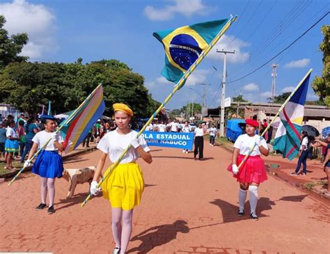 Desfile cívico é realizado em Uiramutã para celebrar Independência do