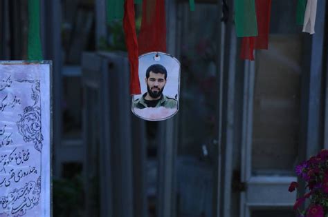 تصویری از پلاک تصویر شهید رسول خلیلی