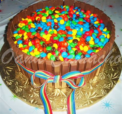 Cooking With Love Tort De Ciocolata Cu Kit Kat Si Mandms Kit Kat And Mandms Chocolate Cake