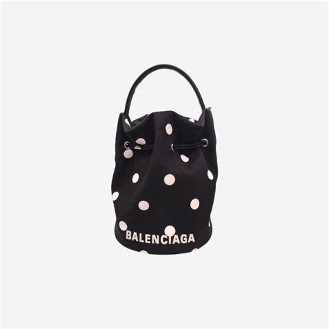 발렌시아가 스프레이 폴카 닷 프린트 휠 Xs 드로우스트링 버킷백 블랙 화이트 Balenciaga Kream