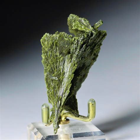 Natural Epidote Fan Rare Mineral Specimen Rare Crystal Collection
