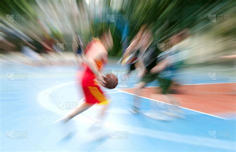 校园里的篮球比赛