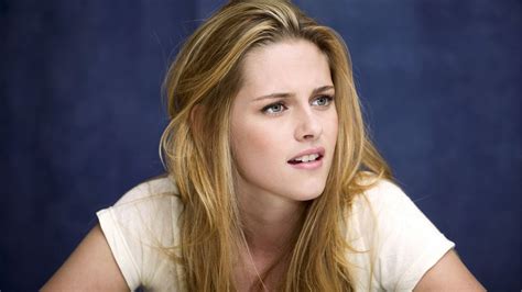 Kristen Stewart Scrolller