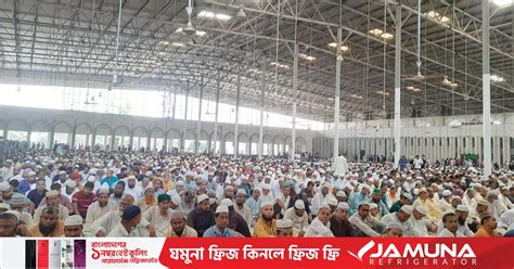 রমজানের তৃতীয় জুমা বায়তুল মোকাররমে মুসল্লিদের ঢল