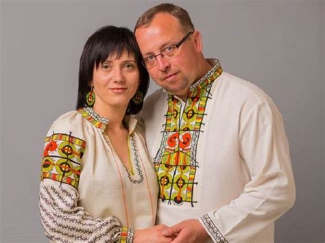 Семья Порошенко носит лечебные вышиванки а у Ляшко защитные узоры