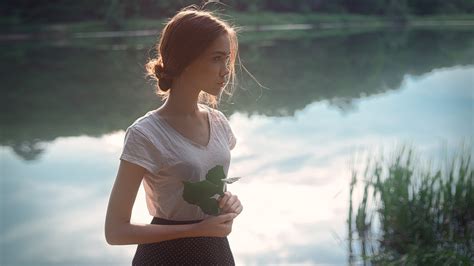 Девушки на речке 62 фото