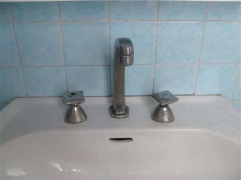 Comment Changer Un Vieux Robinet De Lavabo Qui Fuit