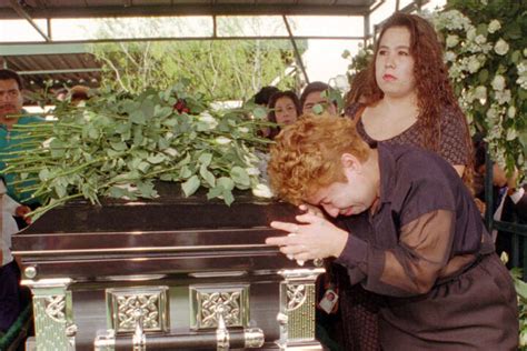 Look Back Selena Quintanilla Perez S Public Memorial Funeral Years Ago