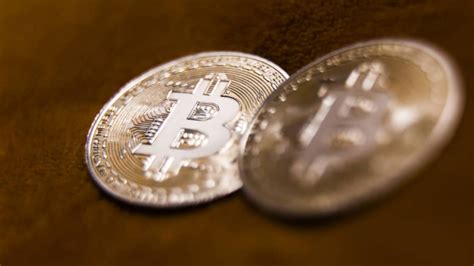 Le bitcoin dépasse 25 000 dollars et monte au plus haut depuis juin