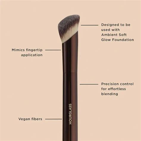 Hourglass Ambient Soft Glow Foundation Brush Bajo Pedido Issey