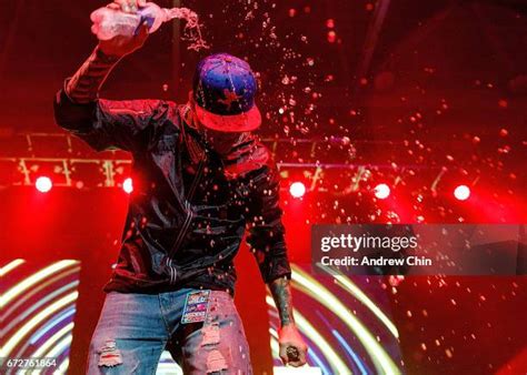 Vanilla Ice Hat Photos And Premium High Res Pictures Getty Images