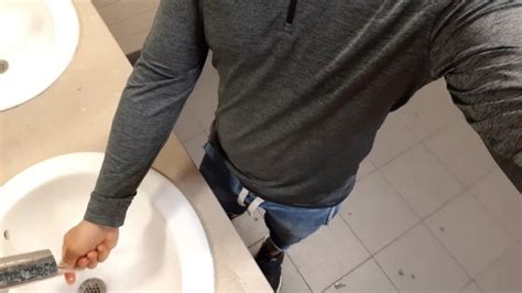 Sikat Na Pinoy Celebrity Pissing After Holding It In All Day