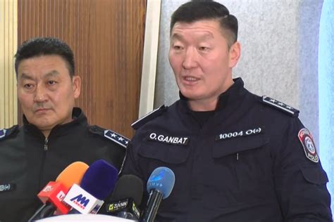 О Ганбат Суулт хийж байсан иргэдийн эсгий дэвсгэр дээл бусад зүйлийг