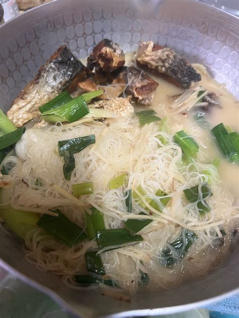 煮好了 吃飯喔 烏魚米粉湯 有釣到想吃就抓一隻回來煮米粉 閒聊 爆廢公社 爆料公社