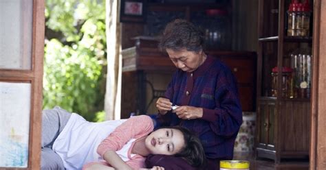 계춘할망 김고은 윤여정과 연기하며 가장 긴장했던 때는 맞담배 장면
