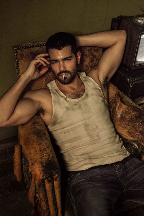 Model Jesse Metcalf Matthews Island