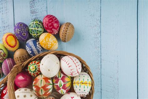 845584 4k Holidays Easter Wood Planks Eggs Design Multicolor