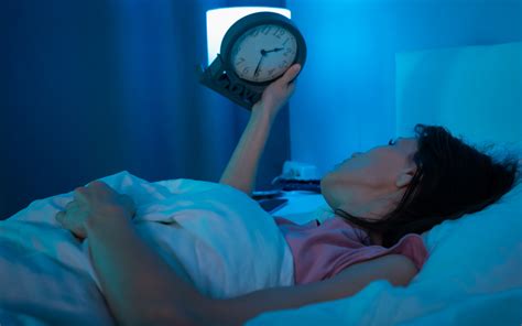 彼氏の飲み会、帰りは何時まで許せる？【女性100人に聞いた】遅かった際に女性がとる対応 Oggijp