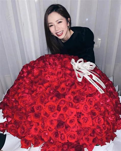 鄧紫棋曬30歲慶生照！收男友巨型玫瑰花超幸福，許願時感動到哭 每日頭條