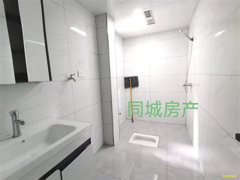 《2564》胜利广场旁，步梯3楼，精装4