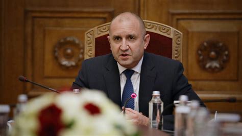 Президентът връчва първия мандат за съставяне на правителство Nova