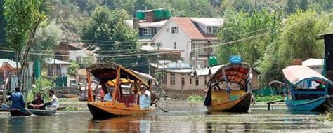 Tourism Picks Up In Kashmir Raises Hope Among Tourism Players