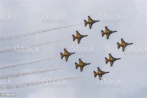이 Rokaf 블랙힐스 이글스가 에어제스처 열기기 2016년에 대한 스톡 사진 및 기타 이미지 2016년 Airshow