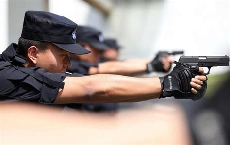 多地特警部隊強化練兵 實彈巡邏保地方平安 每日頭條