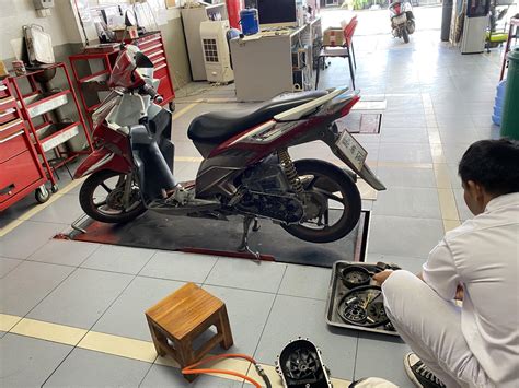 🚗🔧 บริการซ่อมบำรุงที่คุณวางใจได้ 🔧🚗 ให้รถของคุณพร้อมใช้งานอย่างเต็มประสิทธิภาพ ด้วยบริการจากทีม