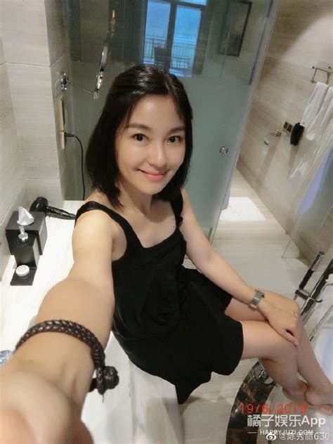 还记得《倚天屠龙记》里的小昭吗，她现在长这样了