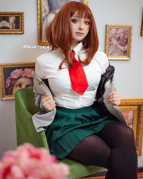 Modelo Aluctoria Fez Um Ousadíssimo Cosplay De Uraraka De My Hero