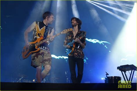 Imagine Dragons Dan Reynolds Bares Buff Body While Shirtless At