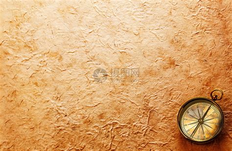 老式旧纸张背景上的古代黄铜指南针高清图片下载 正版图片503205893 摄图网
