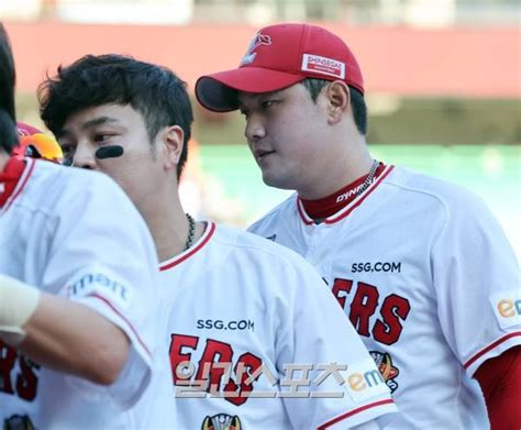 포토 서진용 이겼지만 웃지 못하는 불안한 마무리 네이트 스포츠