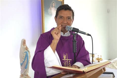 Así Es La Vida Del Padre Chucho Tras Salir De Colombia Por Amenazas De