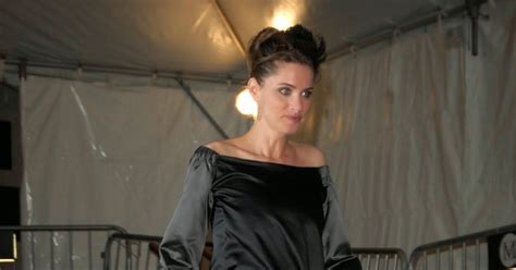 Celebrity Legs And Feet In Tights Amanda Peet`s Legs And Feet In Tights 2