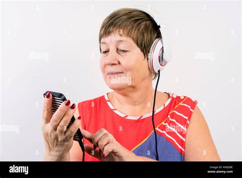 Oma Grau Fotos Und Bildmaterial In Hoher Auflösung Alamy