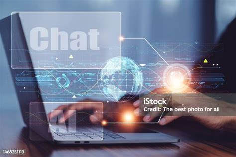 Chatgpt 개념 컴퓨터를 사용하는 사람들 노트북 키보드에 입력 Chatgpt Ai 또는 인공 지능과의 채팅 채팅gpt 개념 개념에 대한 스톡 사진 및 기타 이미지