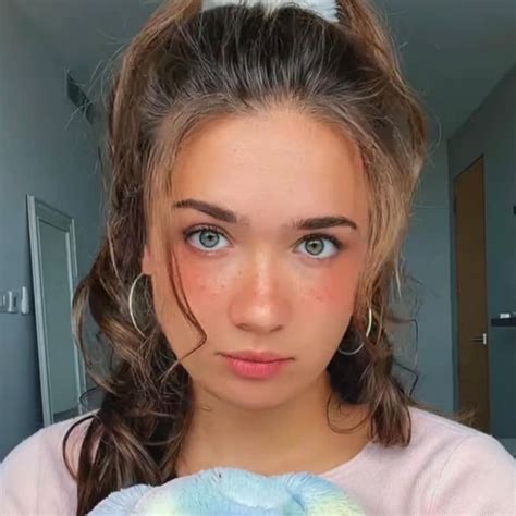 Saludos Y Videos Personalizados De Alexia Famosos Com