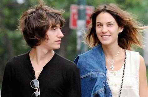 Alex Turner S Wife Age Height Weight Net Worth Career And More Gracejabbaribio Com