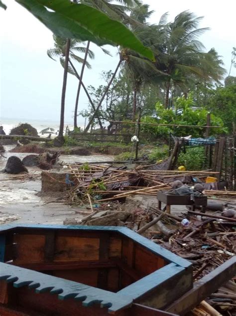 တောင်ကုတ်တွင် မိုးကြီးပြီး မြစ်ရေတိုက်စားရာမှ ကမ်းပါပြိုကျ၍ လူနေအိမ် ၃၀ ကျော်ပျက်စီး