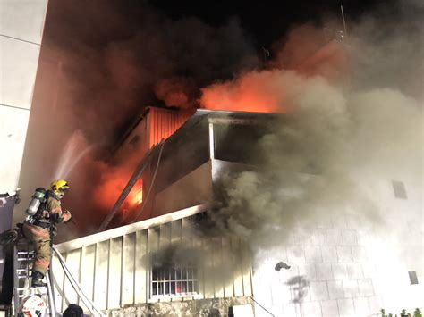 東森新聞 新／台南電機行「鋰電池爆炸」釀火警 3大2小慘死 家裡住海編：來不及逃生😭 台南 電機行 鋰電池